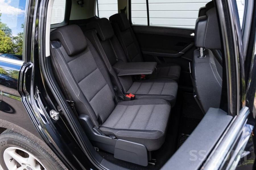 Grey Volkswagen Touran 2016 in Riga, with an engine capacity of 2.00 L and mileage of 203 thousand km for 13950 €, photo 8 on AUTOMOTO.COM.LV