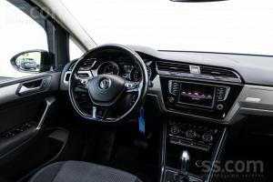 Grey Volkswagen Touran 2016 in Riga, with an engine capacity of 2.00 L and mileage of 203 thousand km for 13950 €, photo 10 on AUTOMOTO.COM.LV