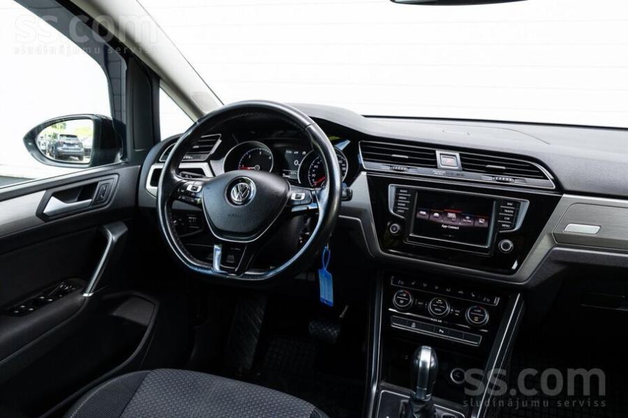 Grey Volkswagen Touran 2016 in Riga, with an engine capacity of 2.00 L and mileage of 203 thousand km for 13950 €, photo 10 on AUTOMOTO.COM.LV