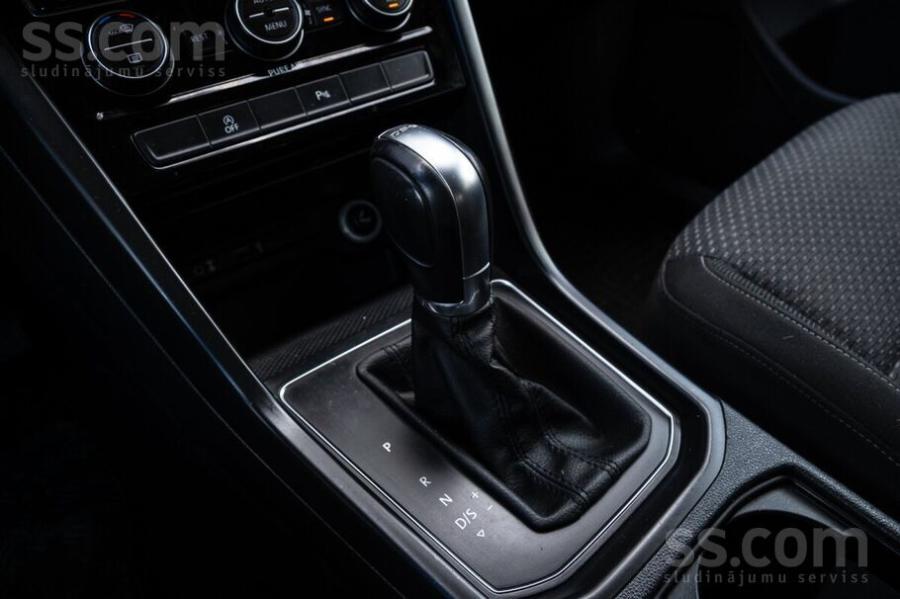 Grey Volkswagen Touran 2016 in Riga, with an engine capacity of 2.00 L and mileage of 203 thousand km for 13950 €, photo 15 on AUTOMOTO.COM.LV