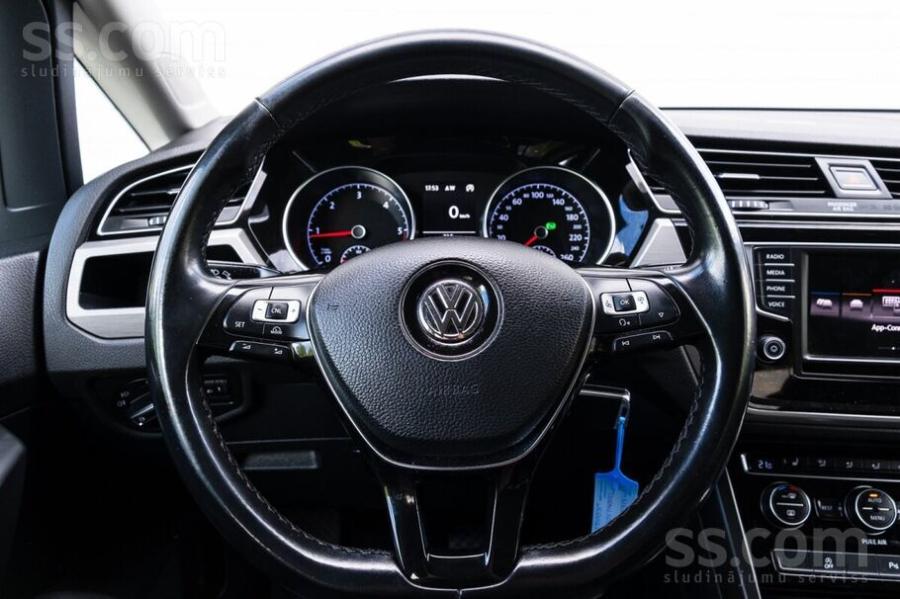 Grey Volkswagen Touran 2016 in Riga, with an engine capacity of 2.00 L and mileage of 203 thousand km for 13950 €, photo 18 on AUTOMOTO.COM.LV