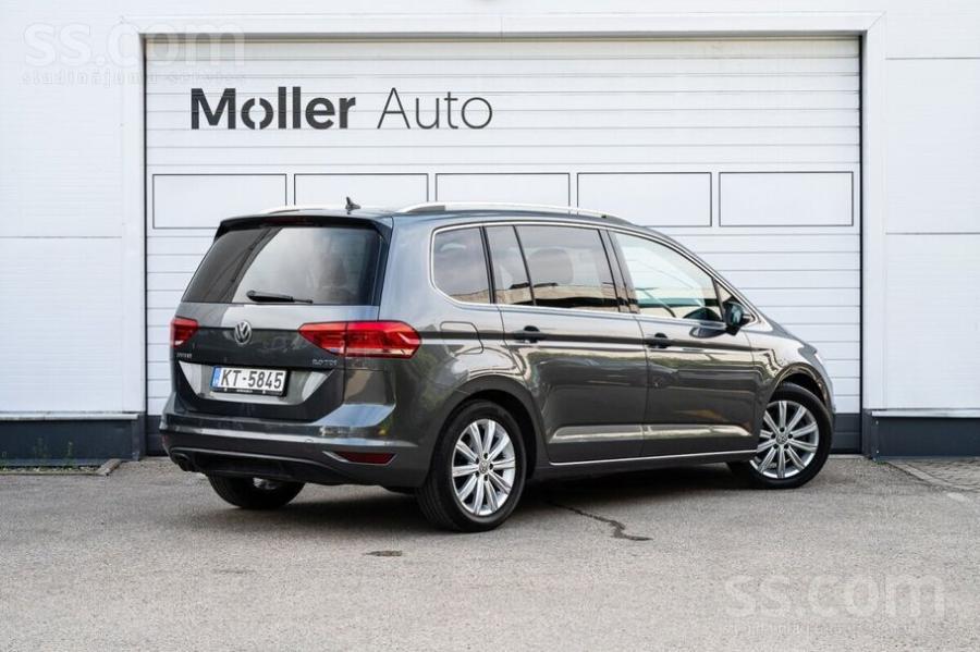 Grey Volkswagen Touran 2017 in Riga, with an engine capacity of 2.00 L and mileage of 100 thousand km for 14950 €, photo 4 on AUTOMOTO.COM.LV