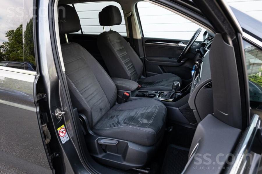 Grey Volkswagen Touran 2017 in Riga, with an engine capacity of 2.00 L and mileage of 100 thousand km for 14950 €, photo 7 on AUTOMOTO.COM.LV