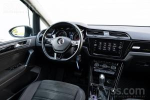 Grey Volkswagen Touran 2017 in Riga, with an engine capacity of 2.00 L and mileage of 100 thousand km for 14950 €, photo 9 on AUTOMOTO.COM.LV