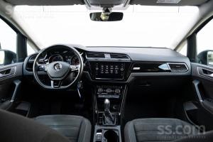 Grey Volkswagen Touran 2017 in Riga, with an engine capacity of 2.00 L and mileage of 100 thousand km for 14950 €, photo 10 on AUTOMOTO.COM.LV