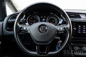 Grey Volkswagen Touran 2017 in Riga, with an engine capacity of 2.00 L and mileage of 100 thousand km for 14950 €, photo 17 on AUTOMOTO.COM.LV