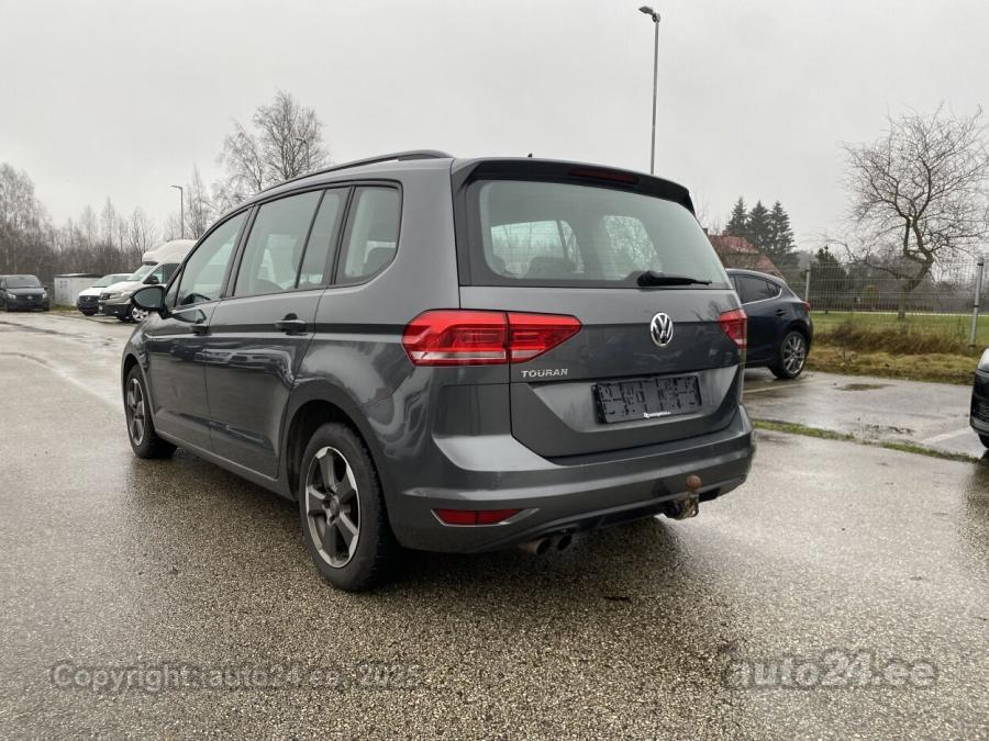 Pelēks Volkswagen Touran 2019 Viljandi, ar dzinēja tilpumu 2.00 L un nobraukumu 207 tūkst. km par 16490 €, foto 3 vietnē AUTOMOTO.COM.LV