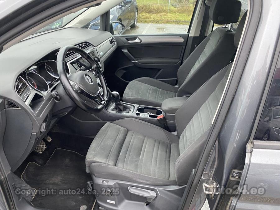 Grey Volkswagen Touran 2019 in Viljandi, with an engine capacity of 2.00 L and mileage of 207 thousand km for 16490 €, photo 6 on AUTOMOTO.COM.LV