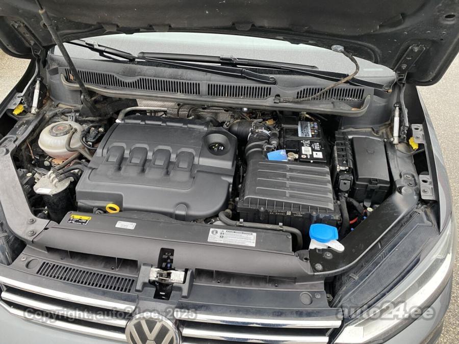 Grey Volkswagen Touran 2019 in Viljandi, with an engine capacity of 2.00 L and mileage of 207 thousand km for 16490 €, photo 12 on AUTOMOTO.COM.LV