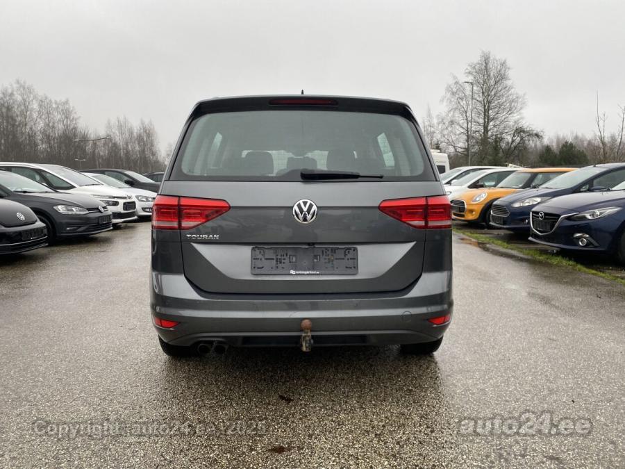 Grey Volkswagen Touran 2019 in Viljandi, with an engine capacity of 2.00 L and mileage of 207 thousand km for 16490 €, photo 15 on AUTOMOTO.COM.LV