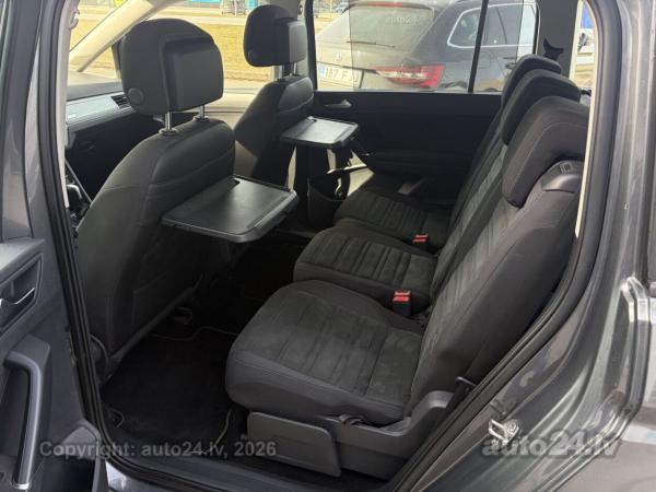 Grey Volkswagen Touran 2019 in Viljandi, with an engine capacity of 2.00 L and mileage of 207 thousand km for 16390 €, photo 8 on AUTOMOTO.COM.LV
