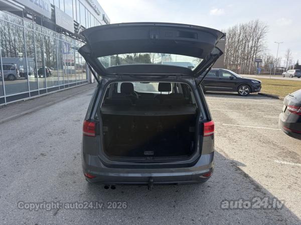 Grey Volkswagen Touran 2019 in Viljandi, with an engine capacity of 2.00 L and mileage of 207 thousand km for 16390 €, photo 11 on AUTOMOTO.COM.LV
