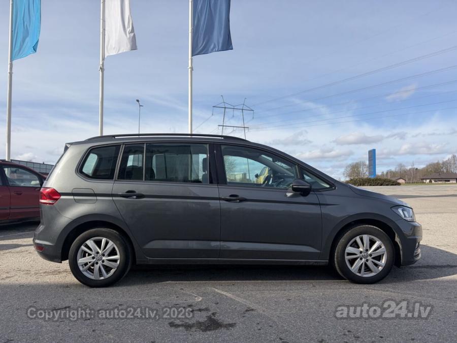 Pelēks Volkswagen Touran 2019 Viljandi, ar dzinēja tilpumu 2.00 L un nobraukumu 207 tūkst. km par 16390 €, foto 16 vietnē AUTOMOTO.COM.LV