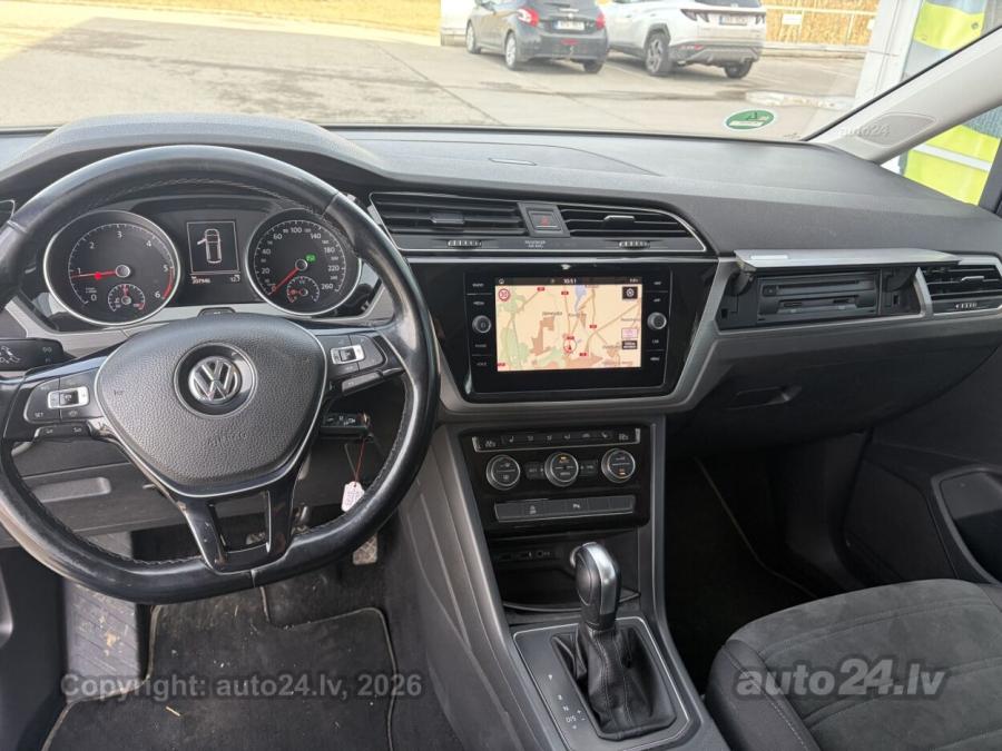 Pelēks Volkswagen Touran 2019 Viljandi, ar dzinēja tilpumu 2.00 L un nobraukumu 207 tūkst. km par 16390 €, foto 18 vietnē AUTOMOTO.COM.LV