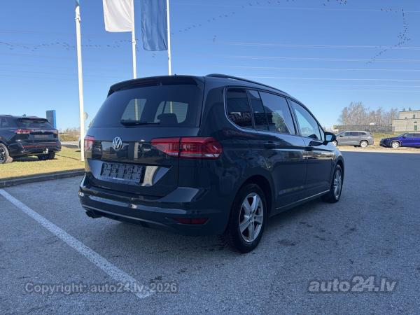 Grey Volkswagen Touran 2020 in Viljandi, with an engine capacity of 2.00 L and mileage of 227 thousand km for 14990 €, photo 3 on AUTOMOTO.COM.LV
