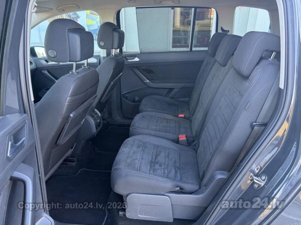 Grey Volkswagen Touran 2020 in Viljandi, with an engine capacity of 2.00 L and mileage of 227 thousand km for 14990 €, photo 8 on AUTOMOTO.COM.LV