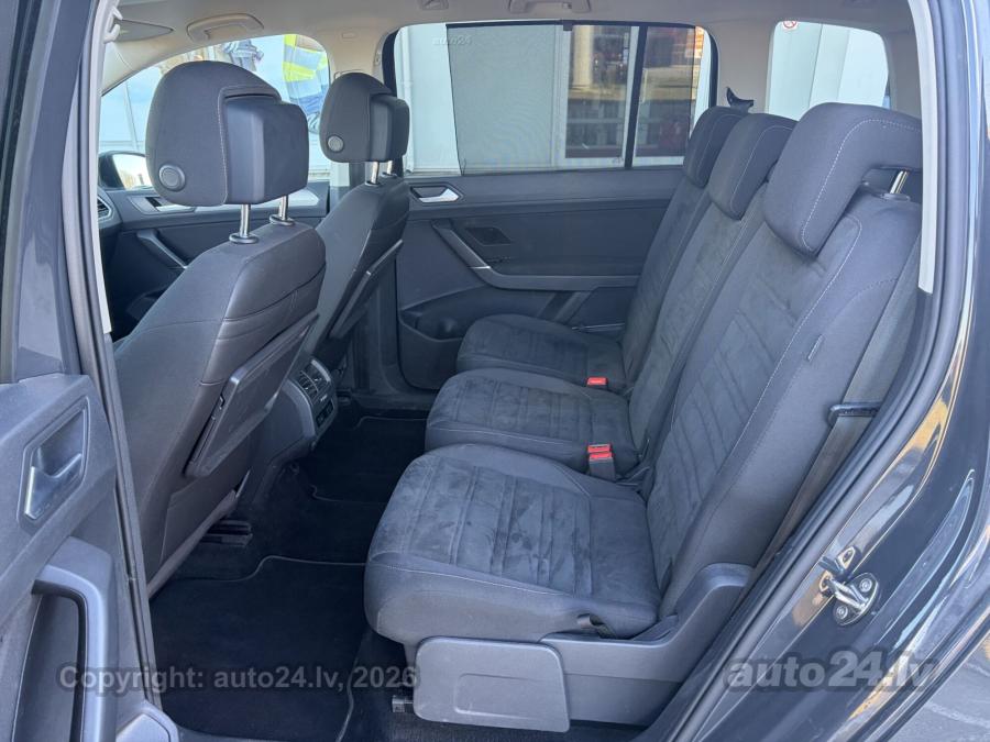Grey Volkswagen Touran 2020 in Viljandi, with an engine capacity of 2.00 L and mileage of 227 thousand km for 14990 €, photo 9 on AUTOMOTO.COM.LV