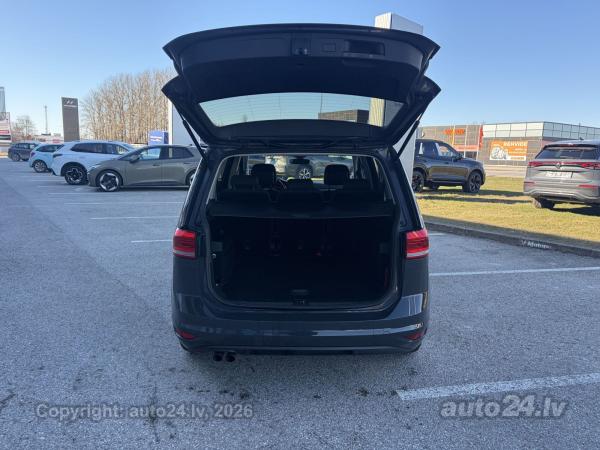 Grey Volkswagen Touran 2020 in Viljandi, with an engine capacity of 2.00 L and mileage of 227 thousand km for 14990 €, photo 10 on AUTOMOTO.COM.LV