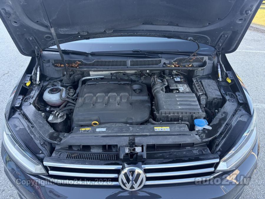 Grey Volkswagen Touran 2020 in Viljandi, with an engine capacity of 2.00 L and mileage of 227 thousand km for 14990 €, photo 12 on AUTOMOTO.COM.LV
