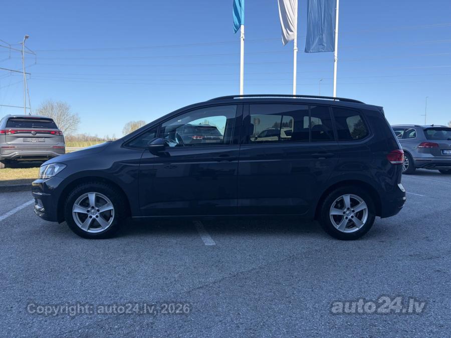 Grey Volkswagen Touran 2020 in Viljandi, with an engine capacity of 2.00 L and mileage of 227 thousand km for 14990 €, photo 17 on AUTOMOTO.COM.LV