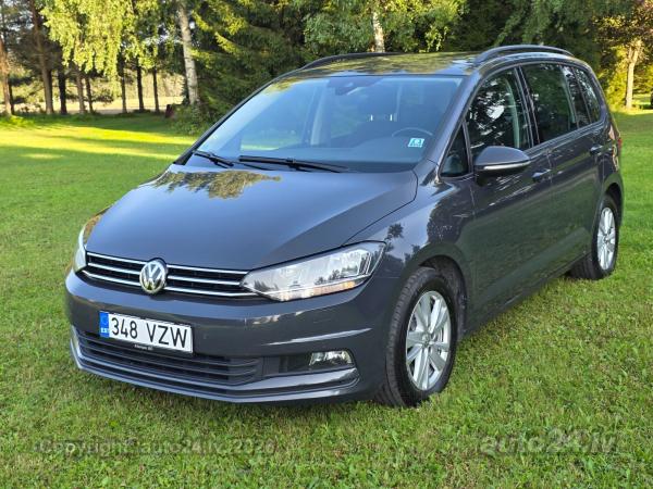 Grey Volkswagen Touran 2020 in Viljandi, with an engine capacity of 2.00 L and mileage of 288 thousand km for 13999 €, photo 2 on AUTOMOTO.COM.LV