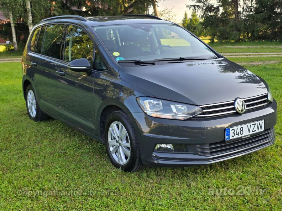 Grey Volkswagen Touran 2020 in Viljandi, with an engine capacity of 2.00 L and mileage of 288 thousand km for 13999 €, photo 5 on AUTOMOTO.COM.LV
