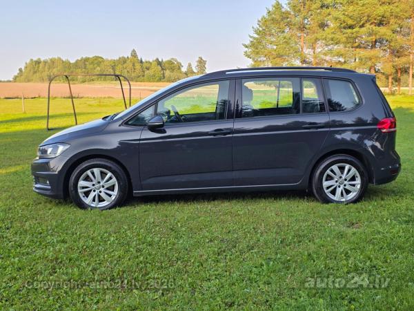 Grey Volkswagen Touran 2020 in Viljandi, with an engine capacity of 2.00 L and mileage of 288 thousand km for 13999 €, photo 5 on AUTOMOTO.COM.LV