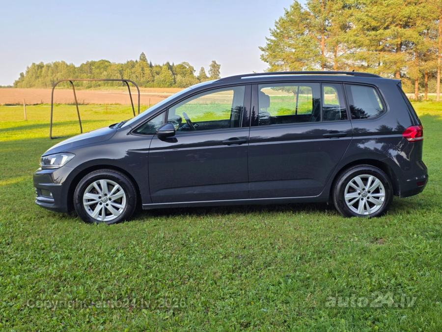 Grey Volkswagen Touran 2020 in Viljandi, with an engine capacity of 2.00 L and mileage of 288 thousand km for 13999 €, photo 6 on AUTOMOTO.COM.LV