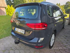 Grey Volkswagen Touran 2020 in Viljandi, with an engine capacity of 2.00 L and mileage of 288 thousand km for 13999 €, photo 8 on AUTOMOTO.COM.LV