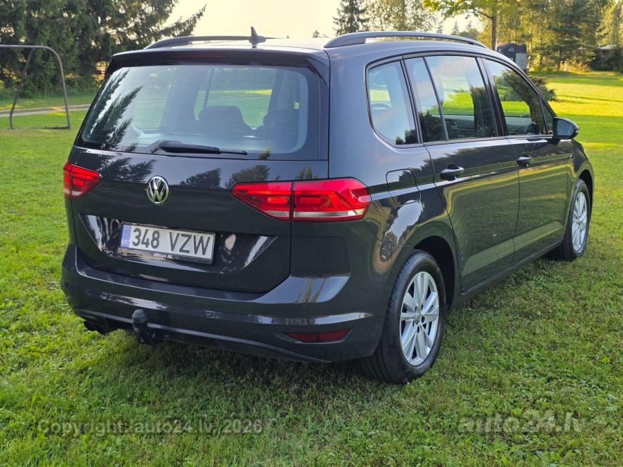 Grey Volkswagen Touran 2020 in Viljandi, with an engine capacity of 2.00 L and mileage of 288 thousand km for 13999 €, photo 9 on AUTOMOTO.COM.LV
