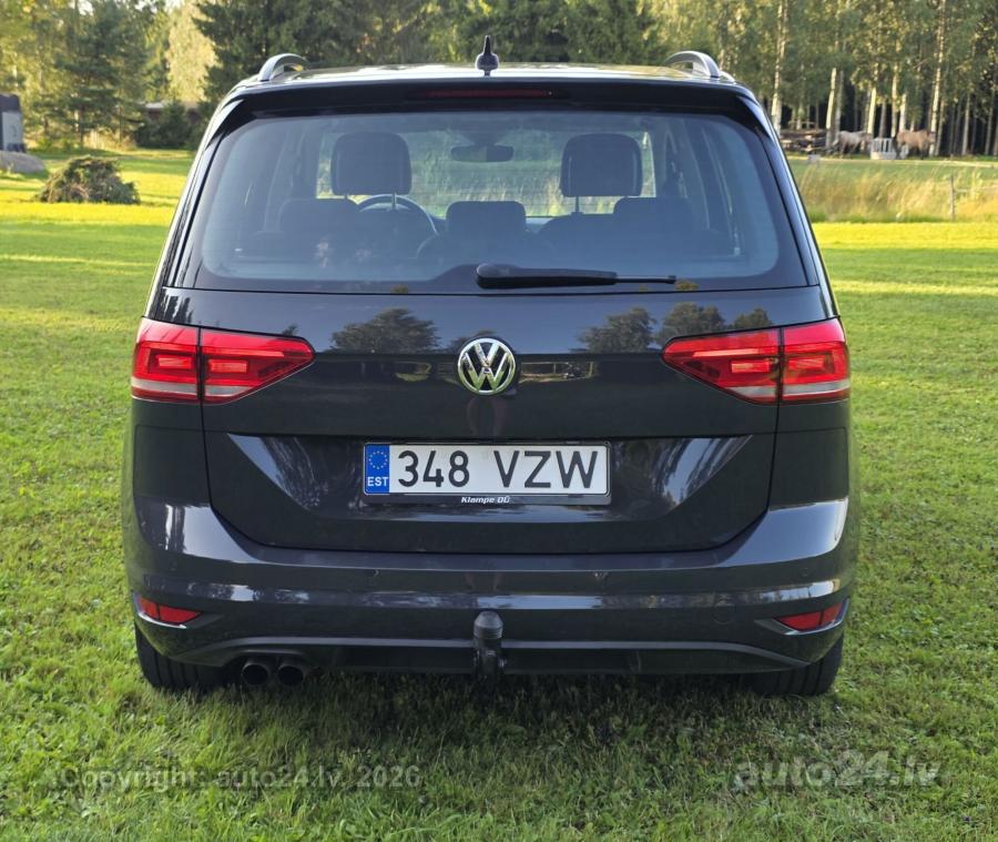 Grey Volkswagen Touran 2020 in Viljandi, with an engine capacity of 2.00 L and mileage of 288 thousand km for 13999 €, photo 10 on AUTOMOTO.COM.LV