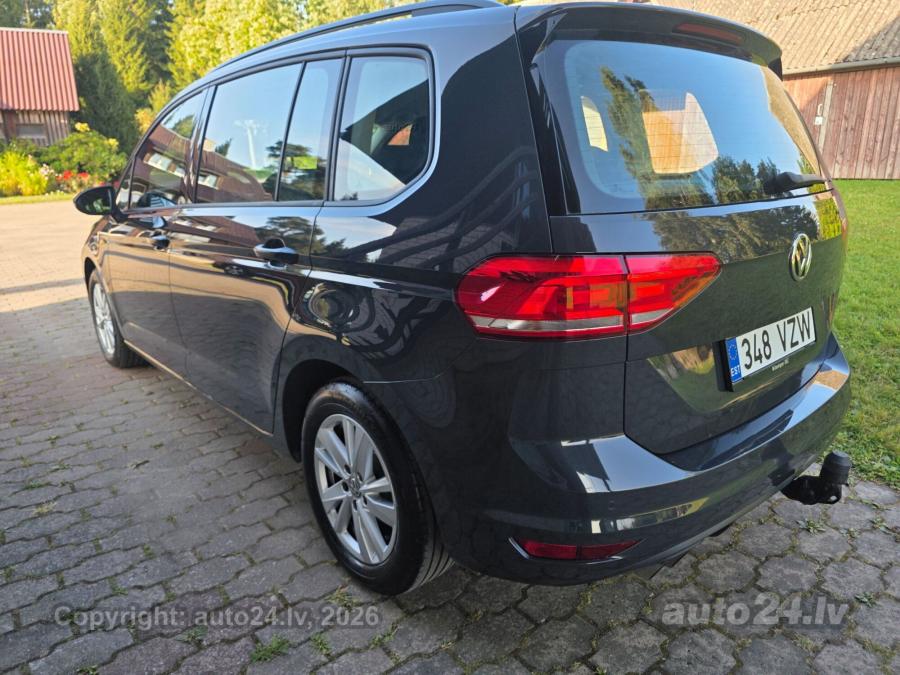 Grey Volkswagen Touran 2020 in Viljandi, with an engine capacity of 2.00 L and mileage of 288 thousand km for 13999 €, photo 12 on AUTOMOTO.COM.LV