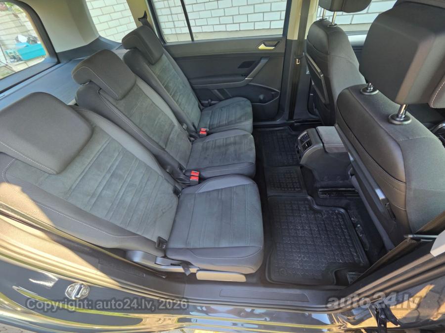 Grey Volkswagen Touran 2020 in Viljandi, with an engine capacity of 2.00 L and mileage of 288 thousand km for 13999 €, photo 16 on AUTOMOTO.COM.LV