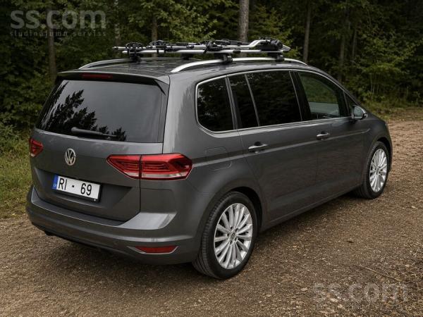 Grey Volkswagen Touran 2020 in Riga, with an engine capacity of 2.00 L and mileage of 262 thousand km for 14500 €, photo 4 on AUTOMOTO.COM.LV