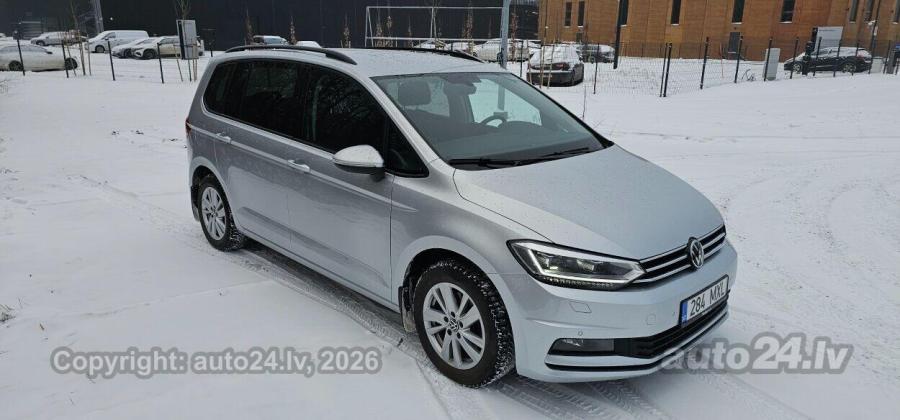 Pelēks Volkswagen Touran 2021 Tallina, ar dzinēja tilpumu 1.50 L un nobraukumu 60 tūkst. km par 25000 €, foto 3 vietnē AUTOMOTO.COM.LV