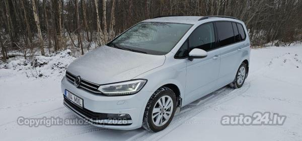 Grey Volkswagen Touran 2021 in Tallinn, with an engine capacity of 1.50 L and mileage of 60 thousand km for 25000 €, photo 4 on AUTOMOTO.COM.LV