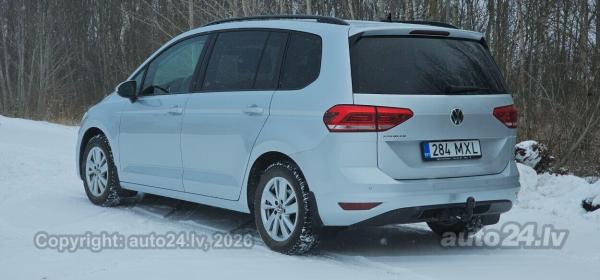 Grey Volkswagen Touran 2021 in Tallinn, with an engine capacity of 1.50 L and mileage of 60 thousand km for 25000 €, photo 7 on AUTOMOTO.COM.LV