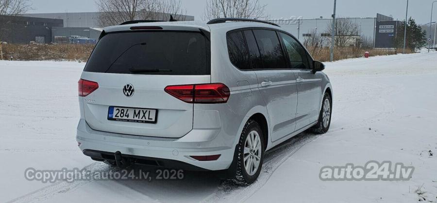Pelēks Volkswagen Touran 2021 Tallina, ar dzinēja tilpumu 1.50 L un nobraukumu 60 tūkst. km par 25000 €, foto 9 vietnē AUTOMOTO.COM.LV