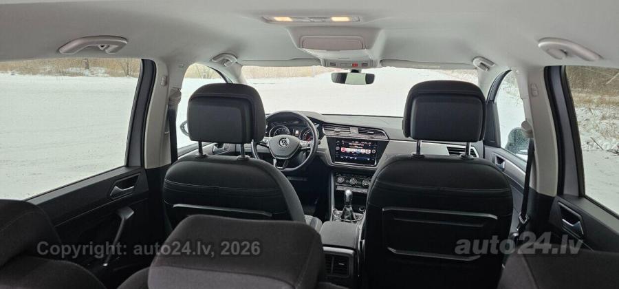 Pelēks Volkswagen Touran 2021 Tallina, ar dzinēja tilpumu 1.50 L un nobraukumu 60 tūkst. km par 25000 €, foto 15 vietnē AUTOMOTO.COM.LV