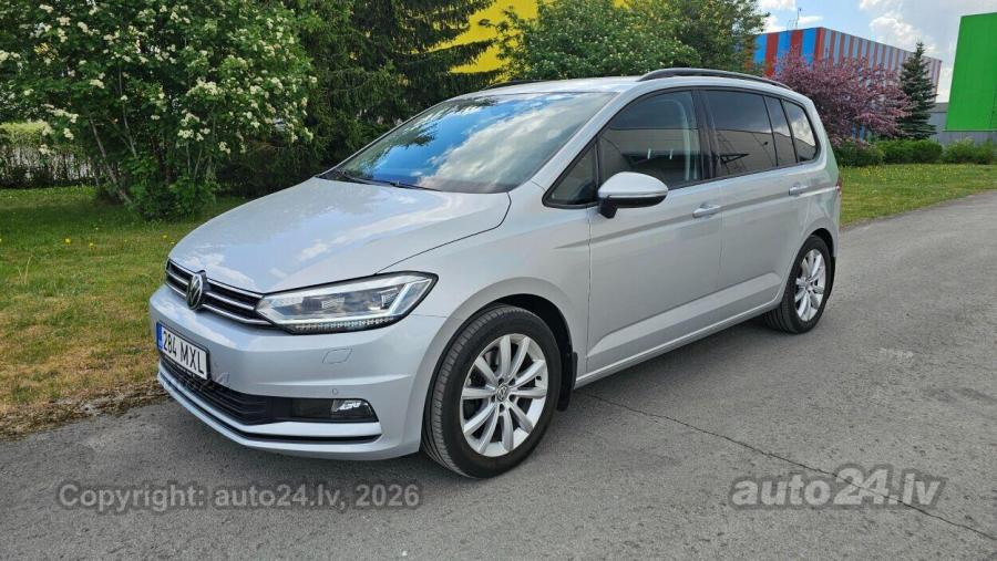 Pelēks Volkswagen Touran 2021 Tallina, ar dzinēja tilpumu 1.50 L un nobraukumu 60 tūkst. km par 25000 €, foto 29 vietnē AUTOMOTO.COM.LV