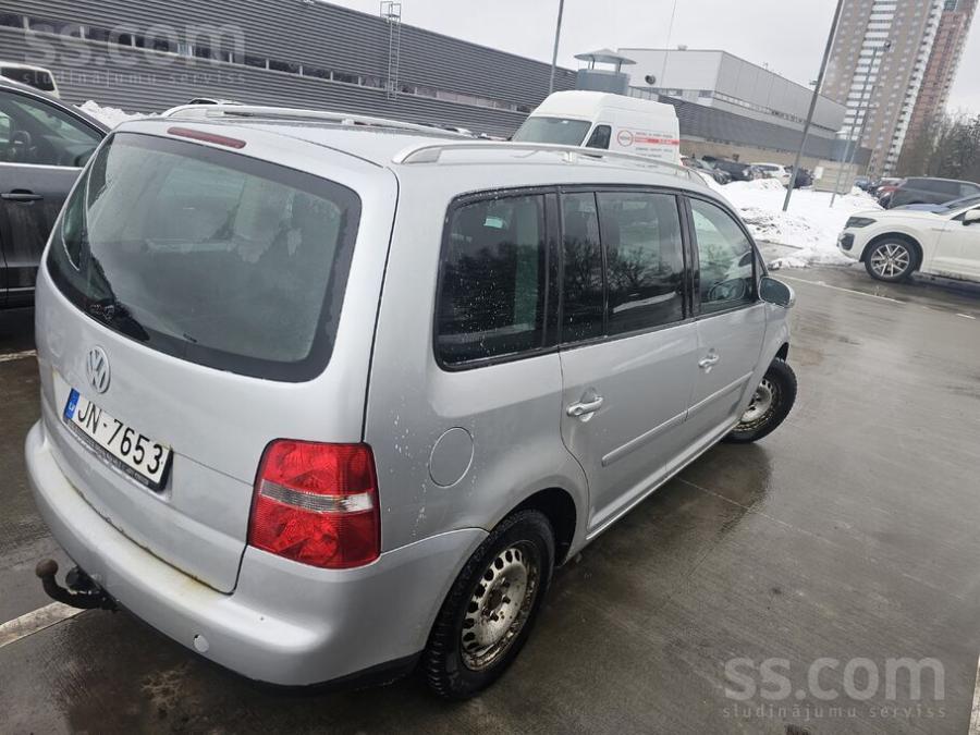 Volkswagen Touran 2005 Rīga, ar dzinēja tilpumu 2.00 L un nobraukumu 400 tūkst. km par 1100 €, foto 4 vietnē AUTOMOTO.COM.LV
