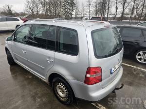 Volkswagen Touran 2005 Rīga, ar dzinēja tilpumu 2.00 L un nobraukumu 400 tūkst. km par 1100 €, foto 5 vietnē AUTOMOTO.COM.LV