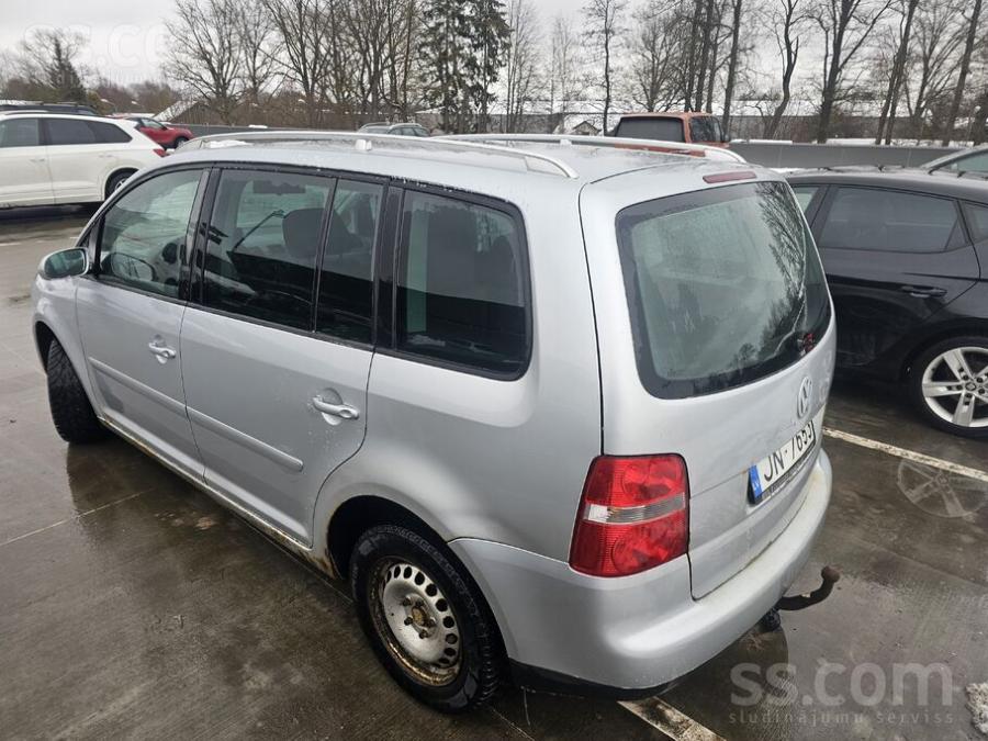 Volkswagen Touran 2005 Rīga, ar dzinēja tilpumu 2.00 L un nobraukumu 400 tūkst. km par 1100 €, foto 5 vietnē AUTOMOTO.COM.LV