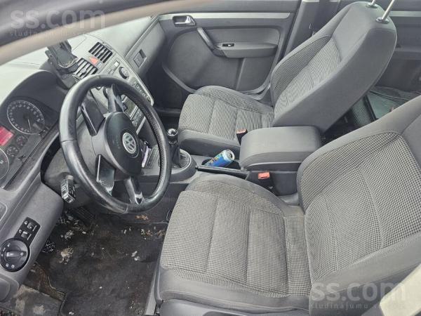 Volkswagen Touran 2005 in Riga, with an engine capacity of 2.00 L and mileage of 400 thousand km for 1100 €, photo 5 on AUTOMOTO.COM.LV