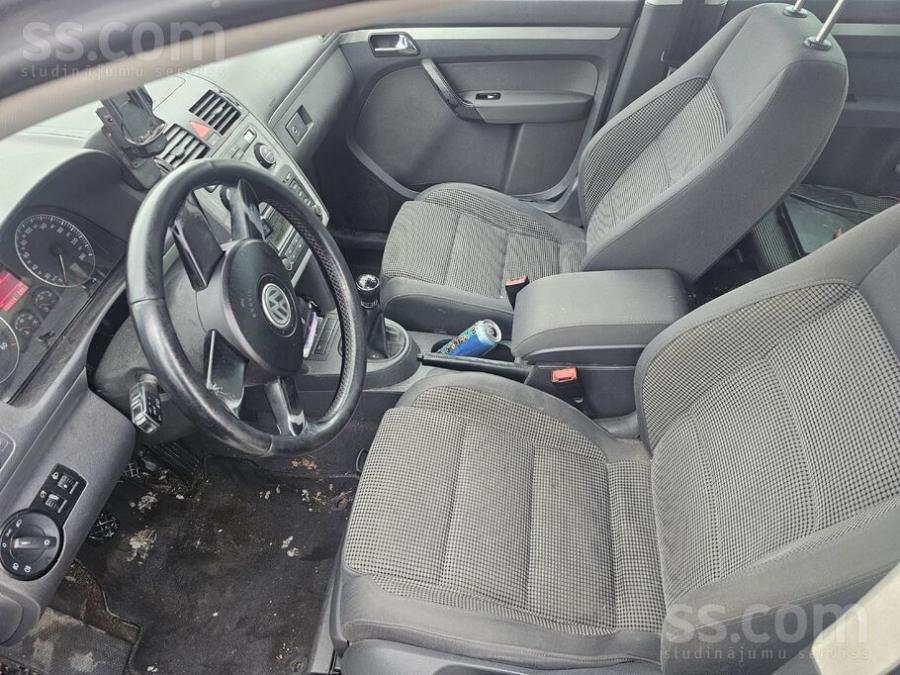 Volkswagen Touran 2005 Rīga, ar dzinēja tilpumu 2.00 L un nobraukumu 400 tūkst. km par 1100 €, foto 6 vietnē AUTOMOTO.COM.LV