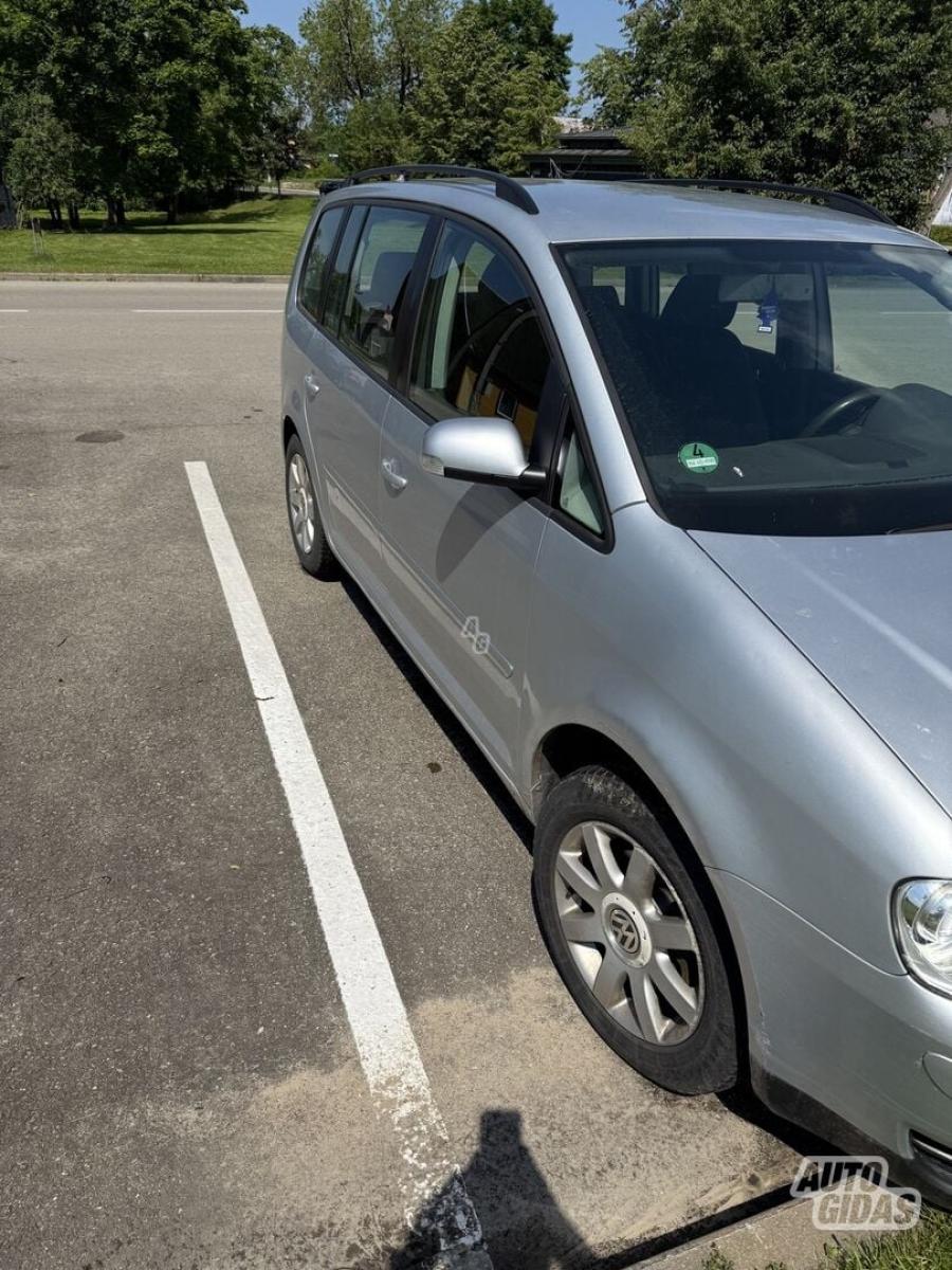 Volkswagen Touran 2005 in Ignalina, with an engine capacity of 2.00 L and mileage of 256 thousand km for 1350 €, photo 4 on AUTOMOTO.COM.LV