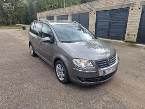 Volkswagen Touran 2010 in Kazlu Ruda, with an engine capacity of 2.00 L and mileage of 273 thousand km for 2999 €, photo 3 on AUTOMOTO.COM.LV