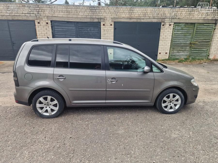 Volkswagen Touran 2010 in Kazlu Ruda, with an engine capacity of 2.00 L and mileage of 273 thousand km for 2999 €, photo 6 on AUTOMOTO.COM.LV