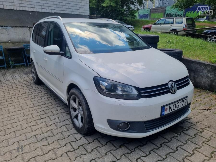 Volkswagen Touran 2011 in Vilnius, with an engine capacity of 2.00 L and mileage of 340 thousand km for 5000 €, photo 1 on AUTOMOTO.COM.LV