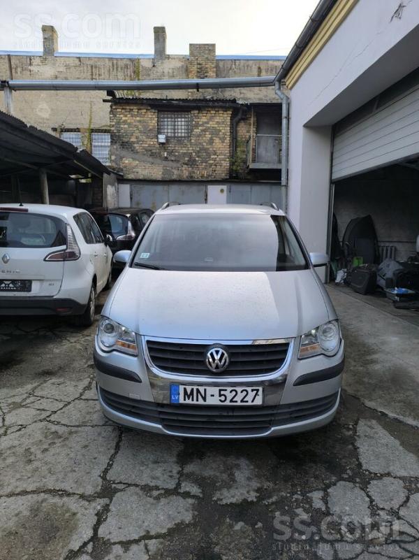 Volkswagen Touran 2007 in Riga, with an engine capacity of 1.60 L and mileage of 389 thousand km for 3000 €, photo 1 on AUTOMOTO.COM.LV